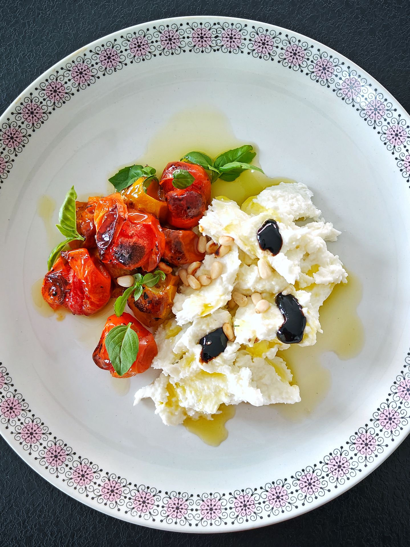 Mozzarella ja paahdetut tomaatit – Aromipaja