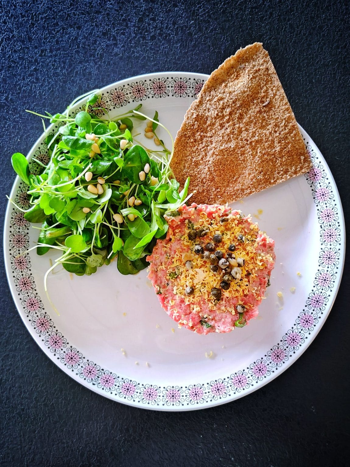 Tartarpihvi ja friteeratut kaprikset – Aromipaja